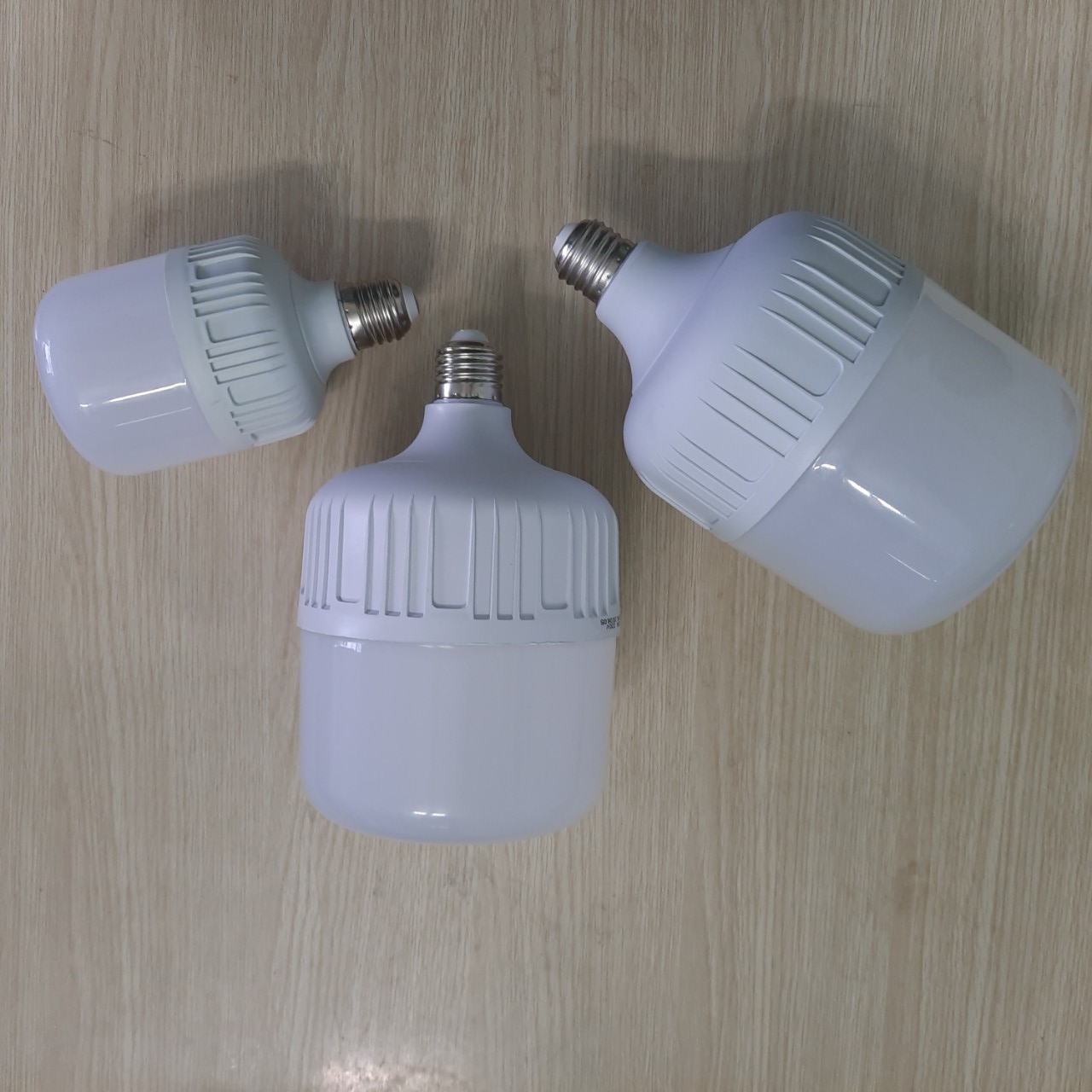 LED BULD NHỰA 30W,đèn led buld giá rẻ, led buld siêu rẻ